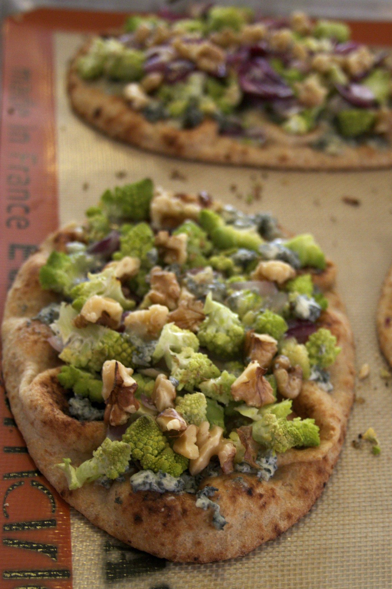 Cauliflower, Onion & Blue Cheese Flatbread Recipe – Green Philly